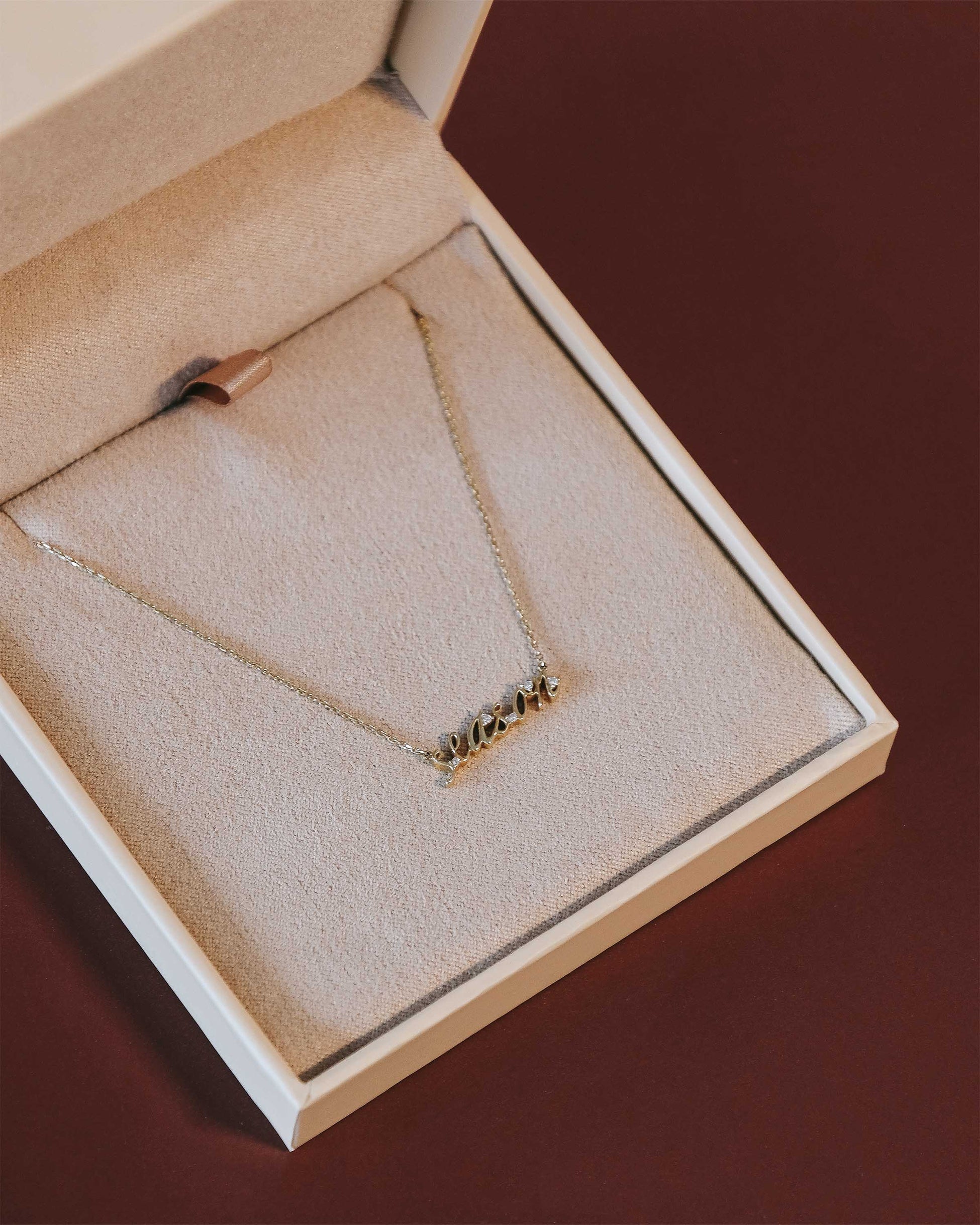 Cursive Personalsied Nameplate Necklace | 9K Solid Gold – YCL